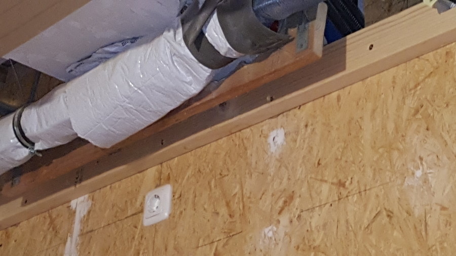 Neue Zwischendecke in der Küche begonnen – Hof Isem